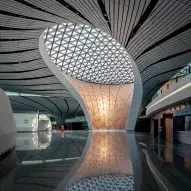 Gegida diyaaradaha caalamiga ah ee Beijing Daxing waxaa leh Zaha Hadid Architects