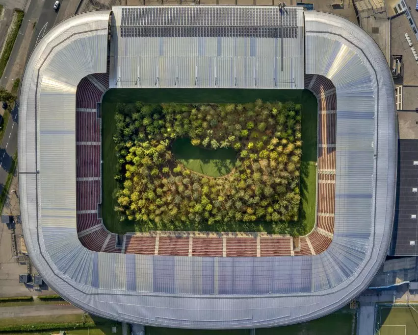 Wörthersee Stadion في كلاغنفورت مليء بالأشجار