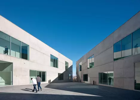 Gezondheidsfaculteit in Zaragoza door Taller Basico de Arquitectura