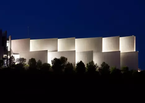 Gezondheidsfaculteit in Zaragoza door Taller Basico de Arquitectura