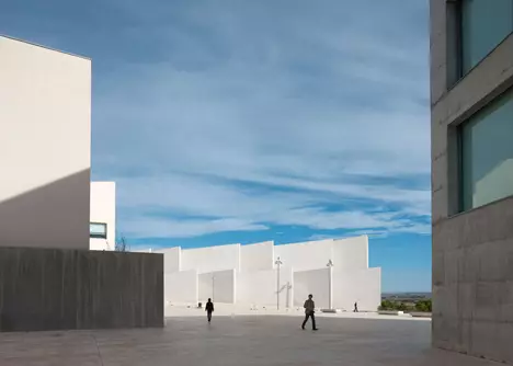 Fakultà tas-Saħħa f’Zaragoza minn Taller Basico de Arquitectura