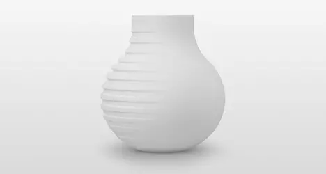 Le vase Mutant de Yiannis Ghikas a un motif de surface de science-fiction