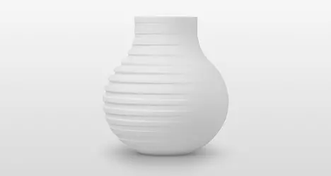 Le vase Mutant de Yiannis Ghikas a un motif de surface de science-fiction