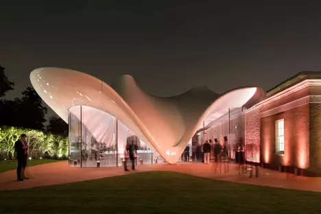 Die Magazine-restaurant by die Serpentine Sackler Gallery-uitbreiding deur Zaha Hadid