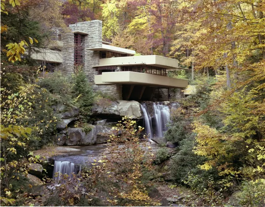 Frank Lloyd Wright tarafından düşen su