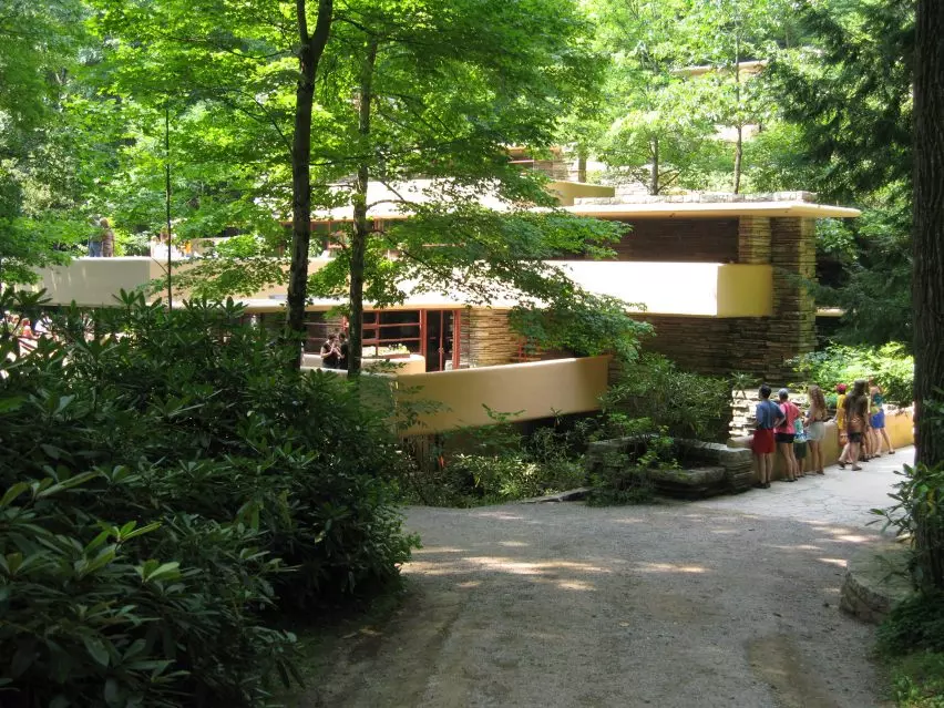 Fallingwater gan Frank Lloyd Wright