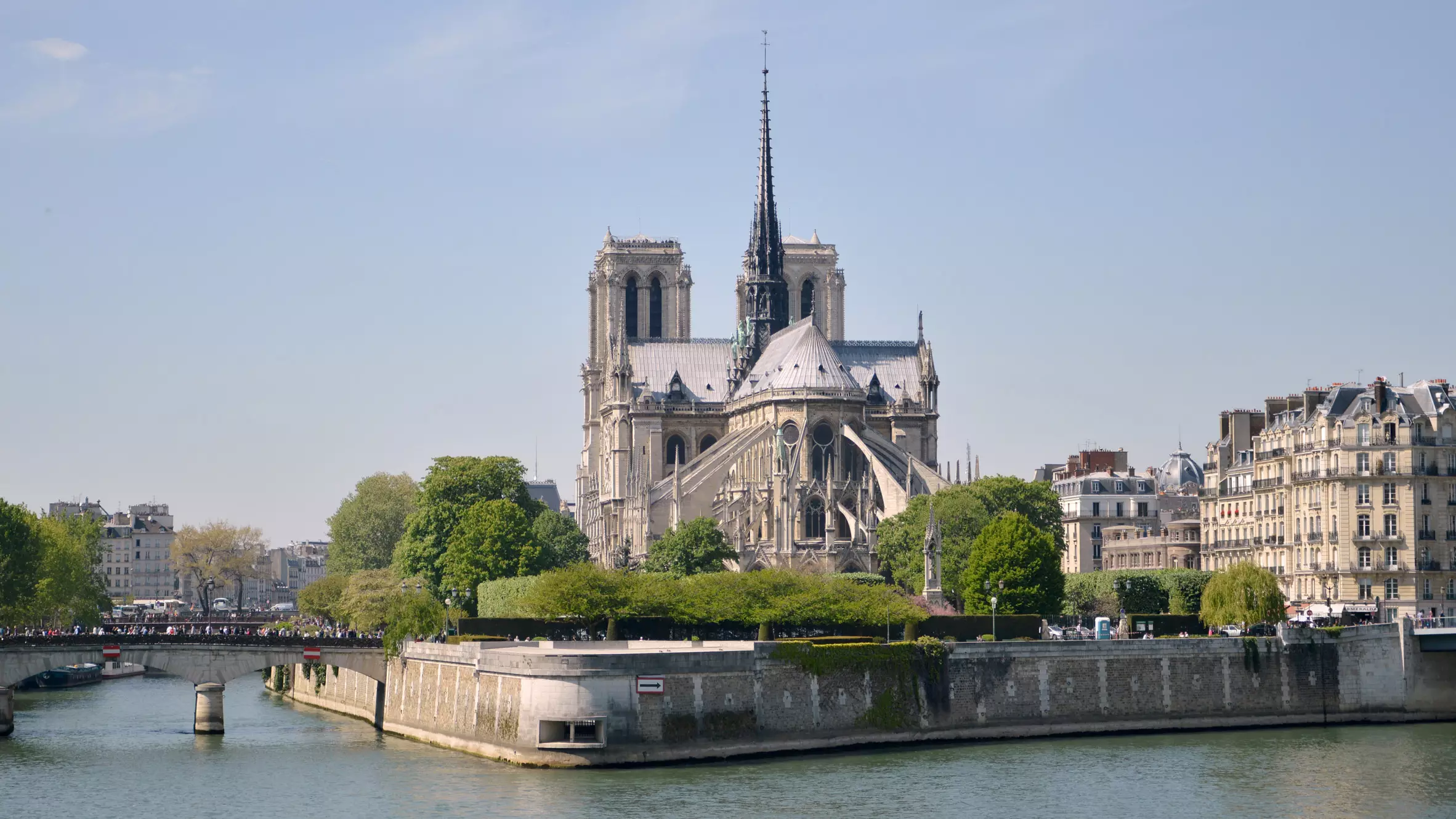 ព្រឹទ្ធសភាបារាំងនិយាយថា ស្តារ Notre-Dame ទៅជា "ស្ថានភាពមើលឃើញចុងក្រោយ"