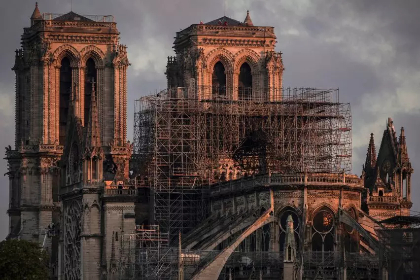 Notre Dame irashobora gufata imyaka mirongo yo gusana nyuma yumuriro