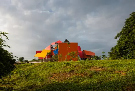 Frank Gehry의 Biomuseo 건물