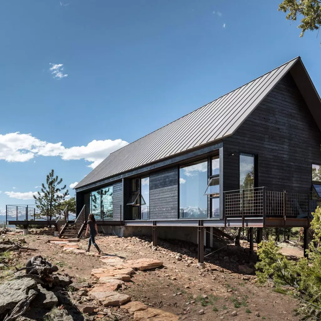 Renée del Gaudio creëert een paar rustieke hutten voor rotsachtige baars in Colorado