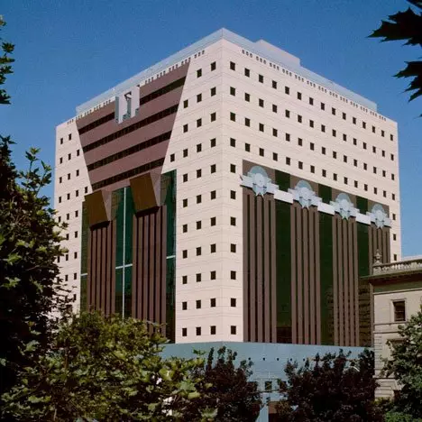 Postmodernist Portland Building idzapulumutsidwa, akutero Graves