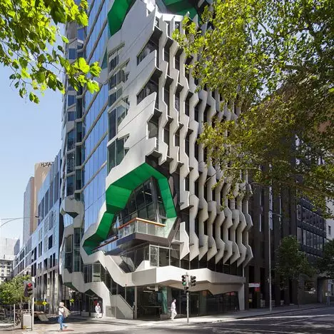 ライオンズがオーストラリア建築家協会の彫刻的なメルボルンタワーを完成