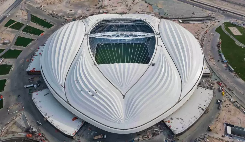 Zaha Hadid Architects' Al Wakrah stadion til Qatar World Cup 2022 åbner