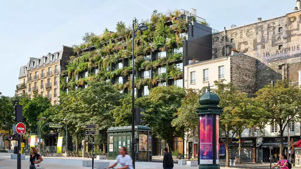 Villa M adalah hotel tertutup tanaman di Paris oleh Triptyque dan Philippe Starck