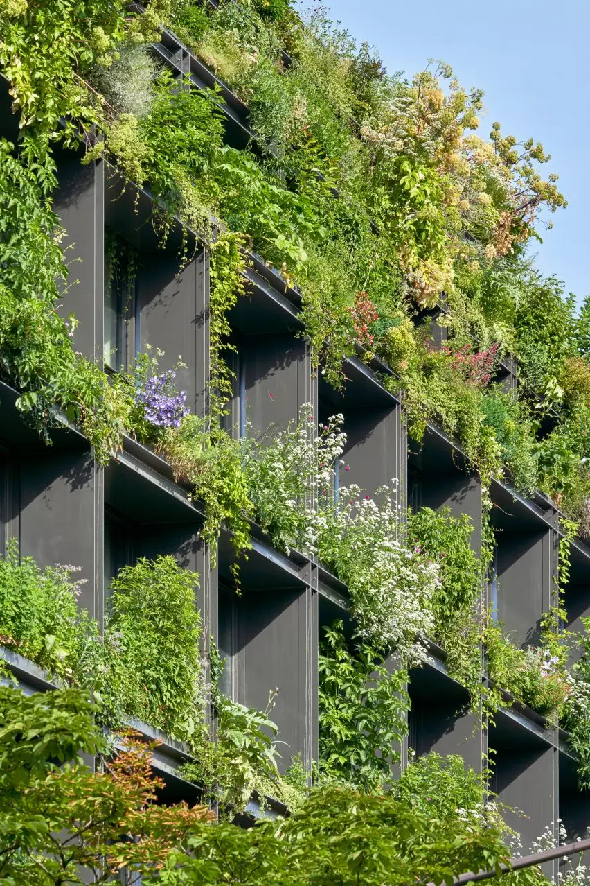 Вертикална градина в Париж