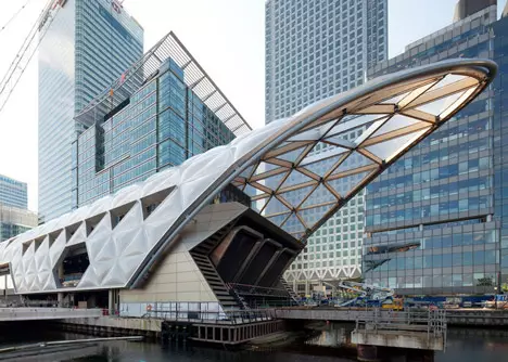 „Crossrail Place“ prie Canary Wharf, „Foster+Partners“.