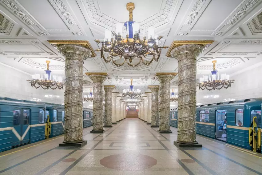 Книжкова фотографія радянських станцій метро Крістофера Хервіга