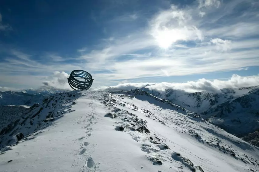 การติดตั้ง Out Glacial Perspectives ของ Olafur Eliasson บนธารน้ำแข็ง Hochjochferner