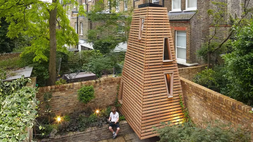 Không gian vui chơi bằng gỗ trong vườn London