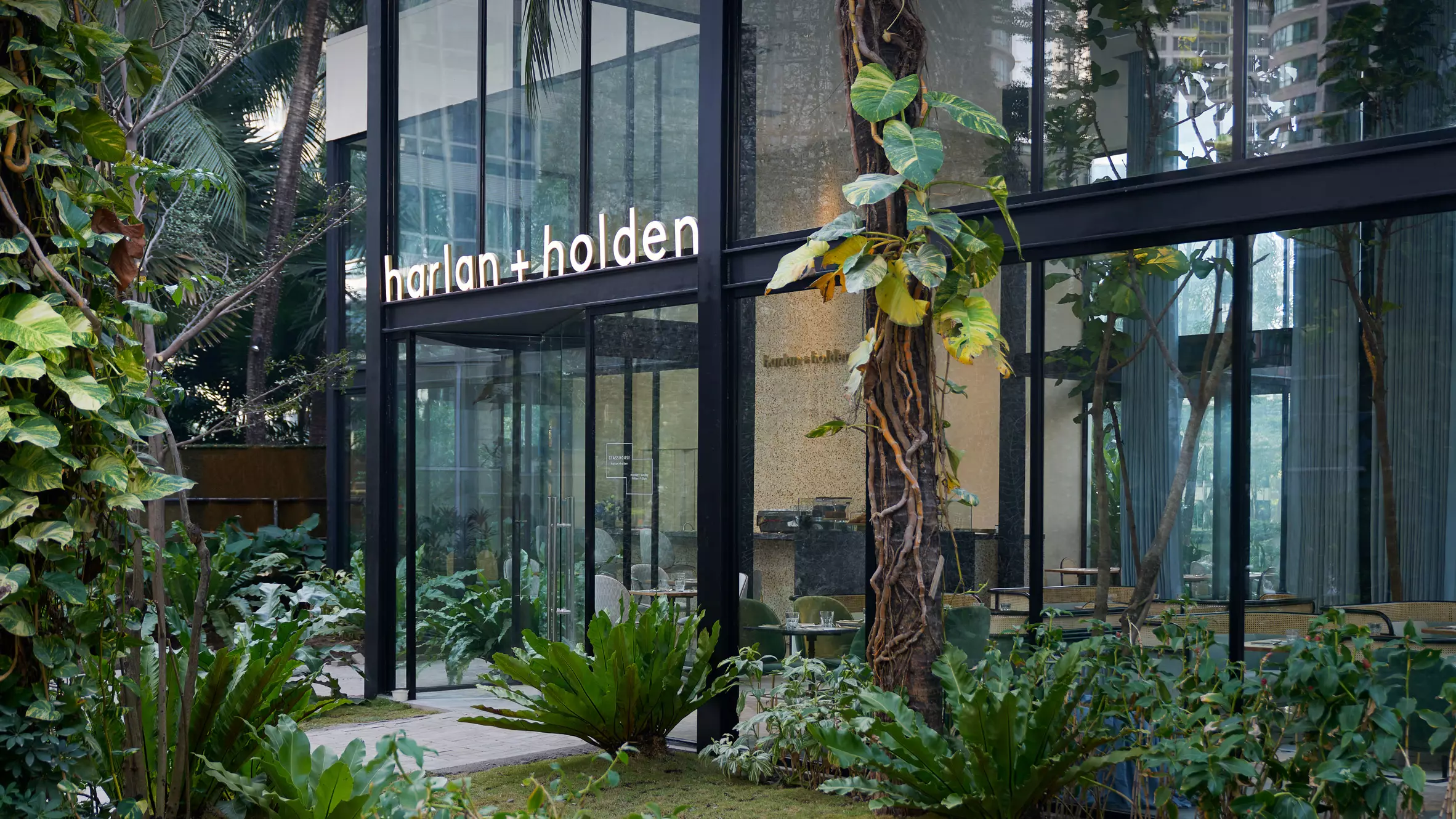 GamFratesi kreas plantplenajn internojn por Harlan + Holden Glasshouse-kafejo