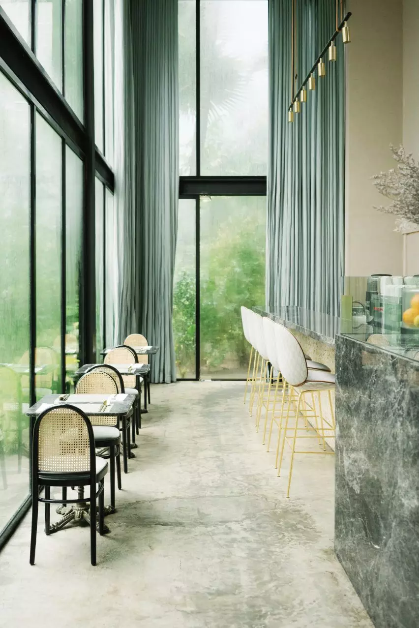 Interieur van het café Harlan + Holden Glasshouse ontworpen door Gamfratesi