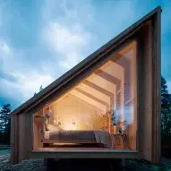 A l'exterior del prototip de cabina modular Space of Mind de Studio Puisto