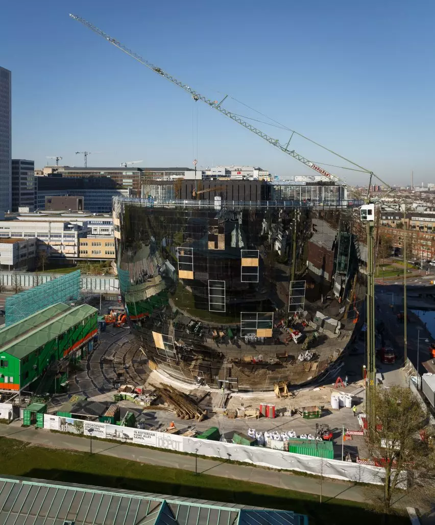 Drzewa Depot Boijmans Van Beuningen firmy MVRDV zainstalowane na dachu