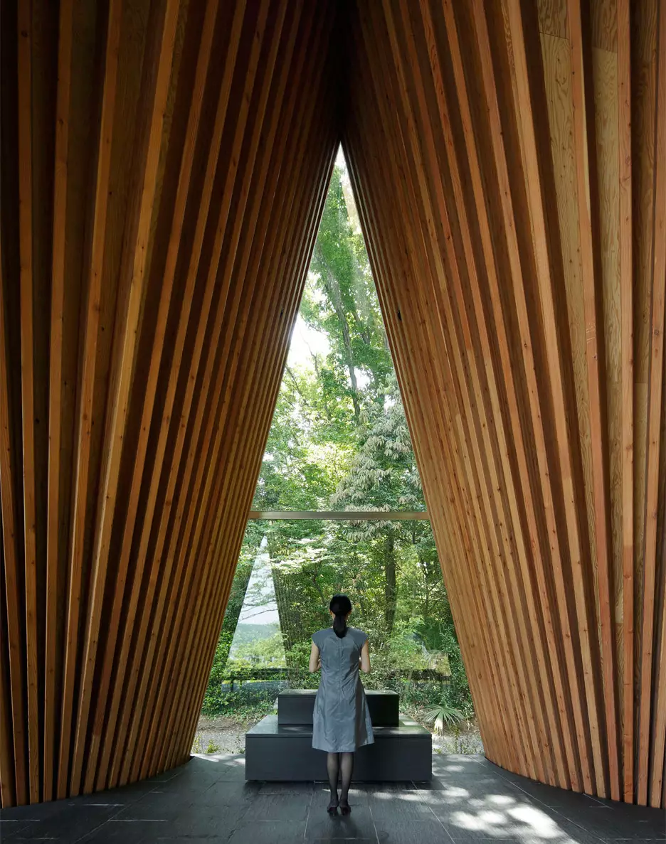 Chapelle de la forêt de Sayama au Japon par Hiroshi Nakamura et NAP