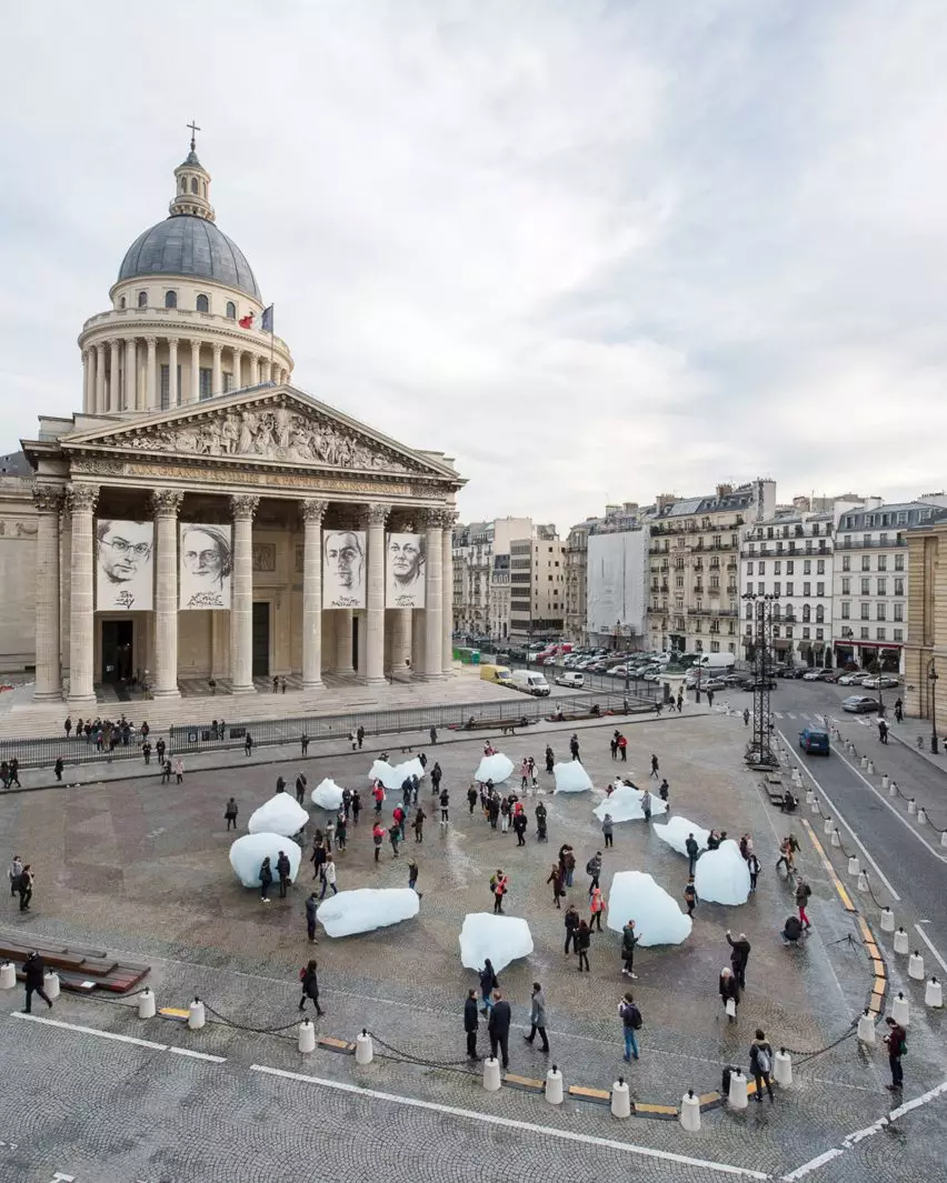 Инсталација на леден часовник во Париз од Студио Олафур Елиасон