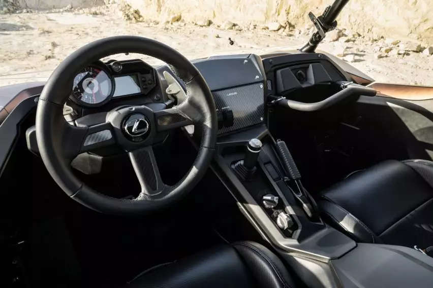 Cockpit yokhala ndi mita ya analogue mugalimoto ya ROV Concept