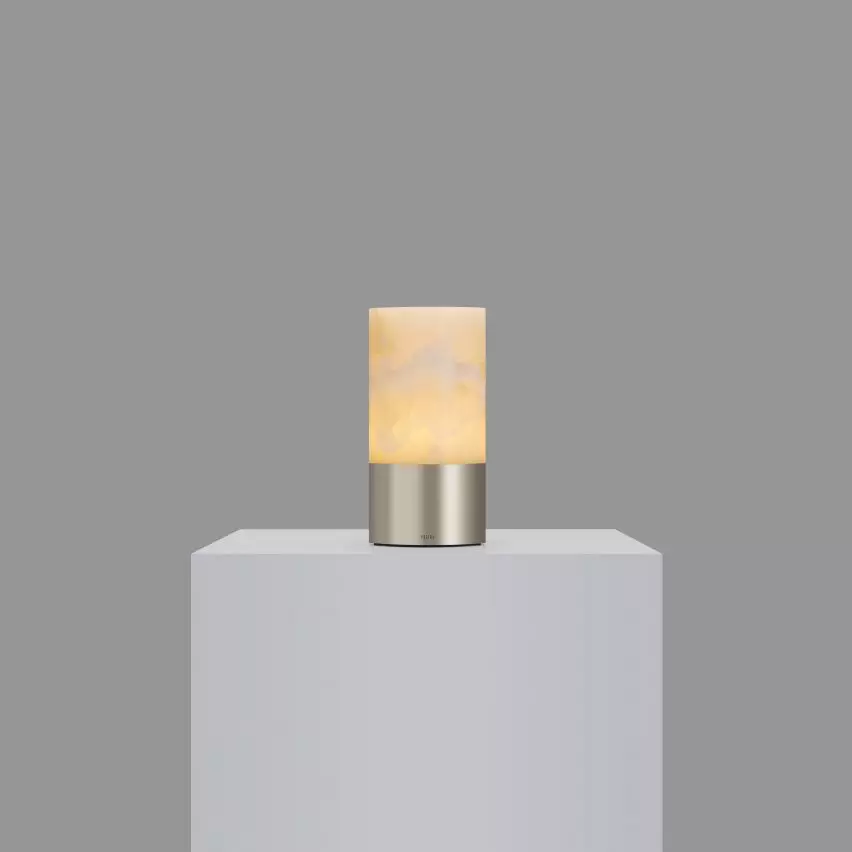 Voltra Alabaster lamp ni Arnold Chan para sa Voltra