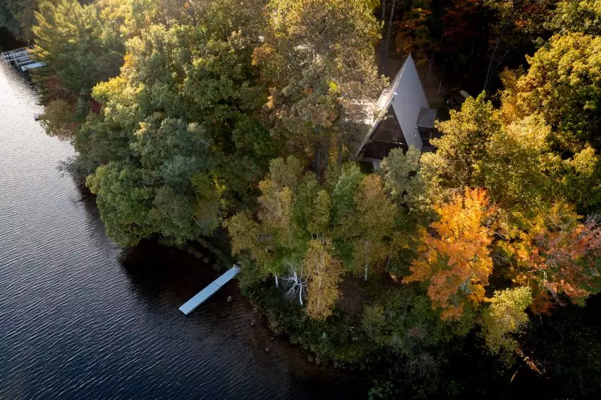 Radharc ón aer ar chábán A-Frame i Nua-Eabhrac