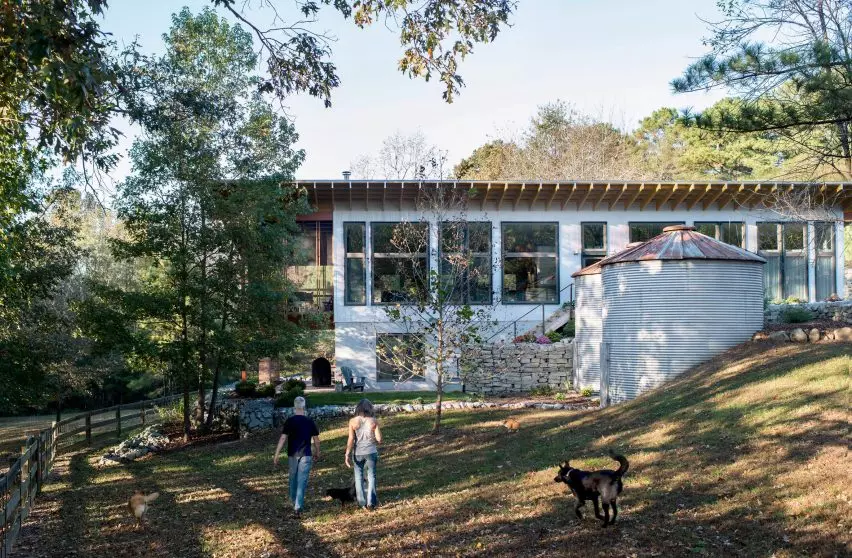 Horseshoe Farm Residence by Buildsense