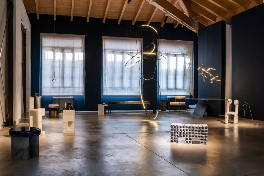 ریک اونز در نمایشگاه دیالوگ گالری فیلیا در هفته طراحی میلان 2021