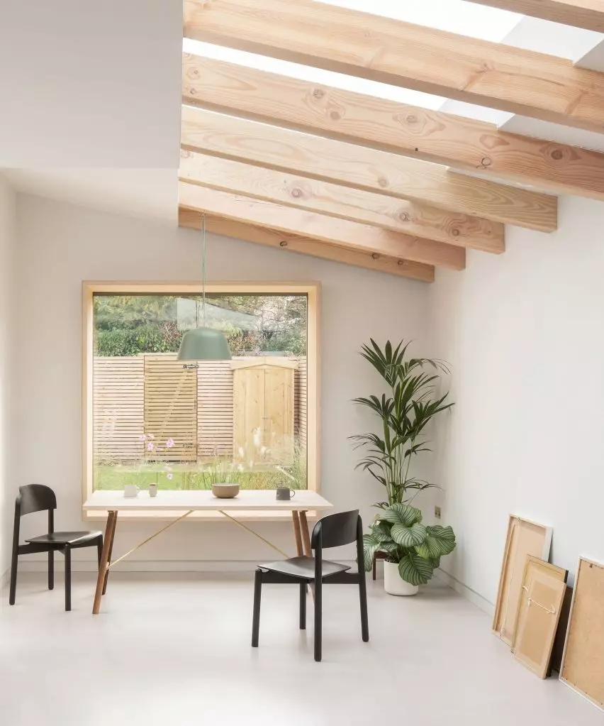 Εσωτερικό της επέκτασης του σπιτιού Filmmaker από την Will Gamble Architects