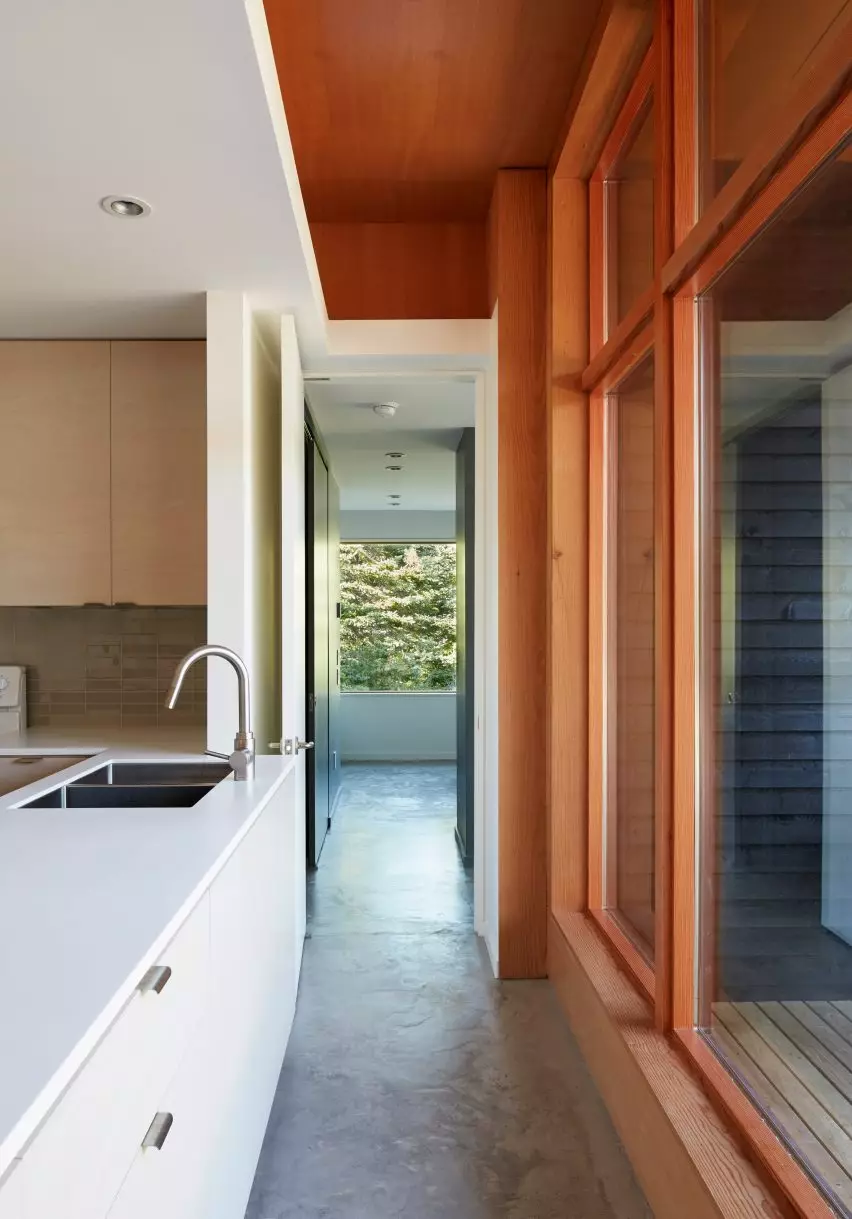 „Nova Tayona Architects“ sukurtas Lockeport paplūdimio namas