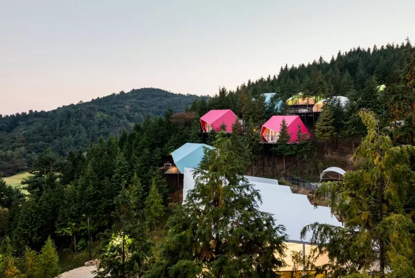 Güney Koreli glamping tesisi tatilcilere 