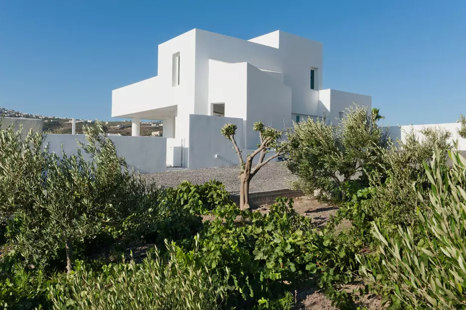 Rumah Musim Panas di Santorini oleh Kapsimalis Architects