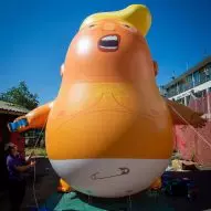 Sadiq Khan aprova el vol d'un dirigible gegant i taronja de Trump Baby sobre Londres