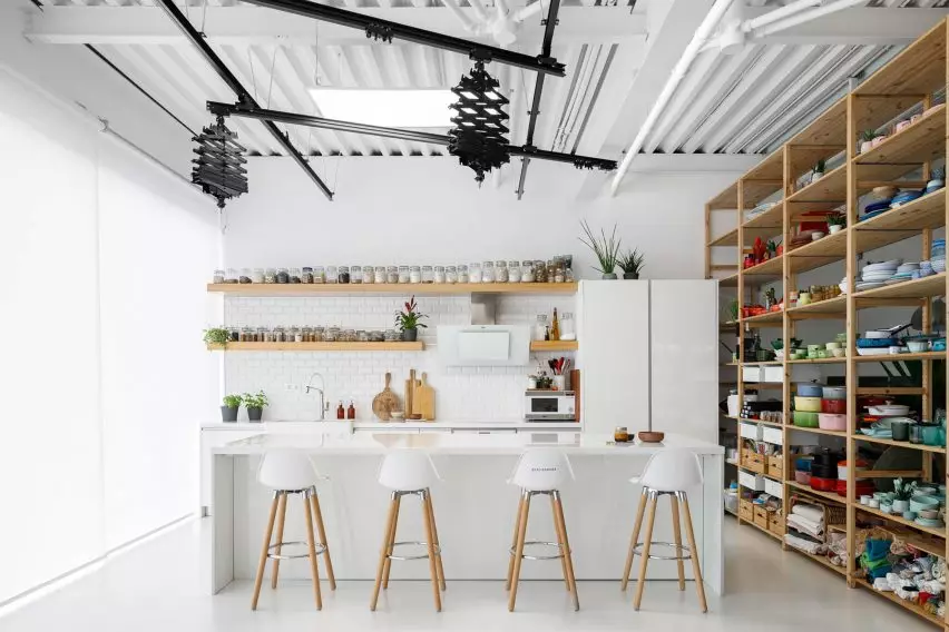 Fotografski studio u E-goi i Clavel's Kitchen by Paulo Merlini Architects