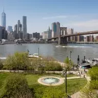 Anish Kapoor's Descension etinyere na Brooklyn Bridge Park