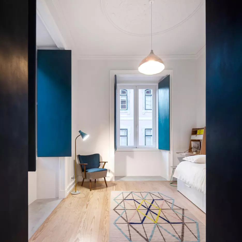 Chiado Apartment by Fala Atelier Лиссабон, Португалия ремонт жилых помещений