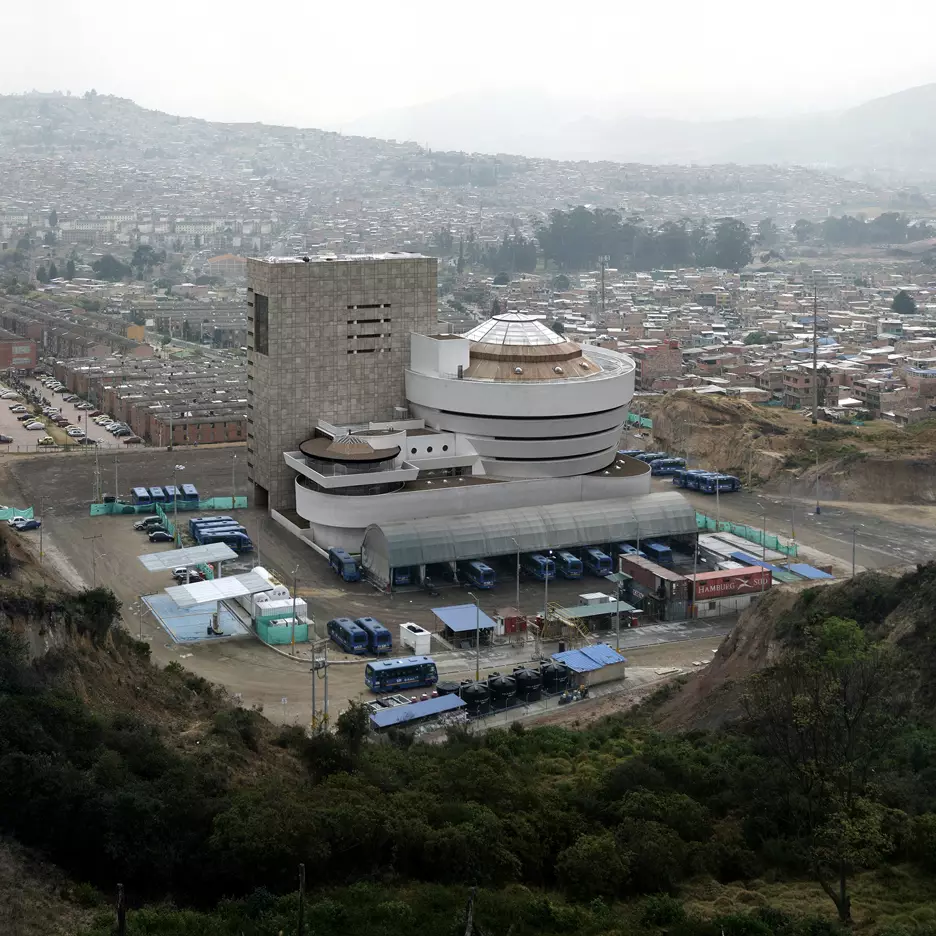 rafael uribe uribe existe Guggenheim fotartoprojekto de Victor Enrich en Bogoto Kolombio