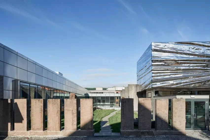 lillehammer-art-museum-cinema-expanion-snohetta-architecture-norway_dezeen_2364_col_8