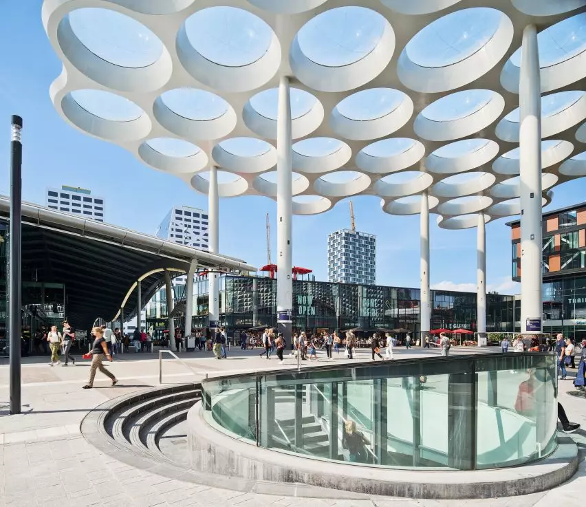 สวนจักรยานที่ใหญ่ที่สุดในโลกที่ Utrecht Centraal โดย Ector Hoogstad Architecten