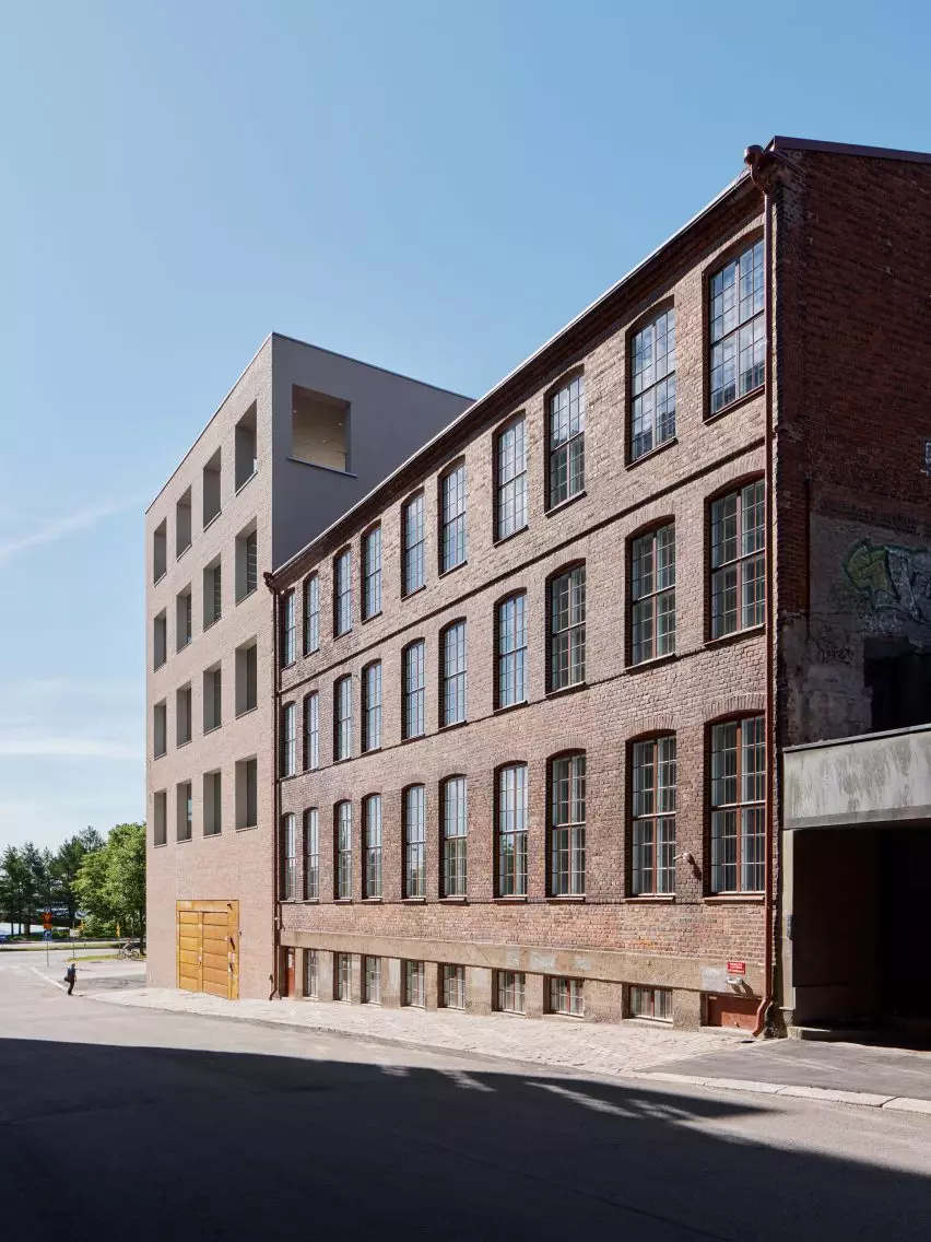 Sa gawas sa orihinal nga bilding sa bodega tupad sa bag-ong pagdugang sa University of the Arts Helsinki