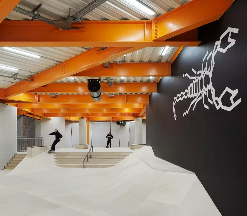 Twadde ferdjipping yn F51 skatepark mei meardere boulagen yn Folkestone troch Hollaway Studio