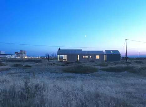 Pobble_House_Dungeness_by_Guy_Hollaway_dezeen_468_7