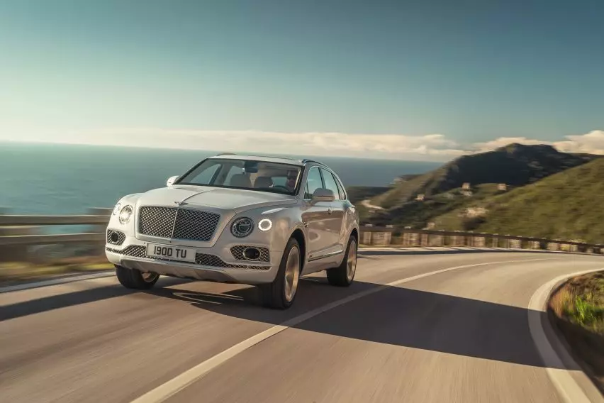 Philippe Starck navrhuje „avantgardní“ napájecí dok pro hybridní vůz Bentley 13585_4