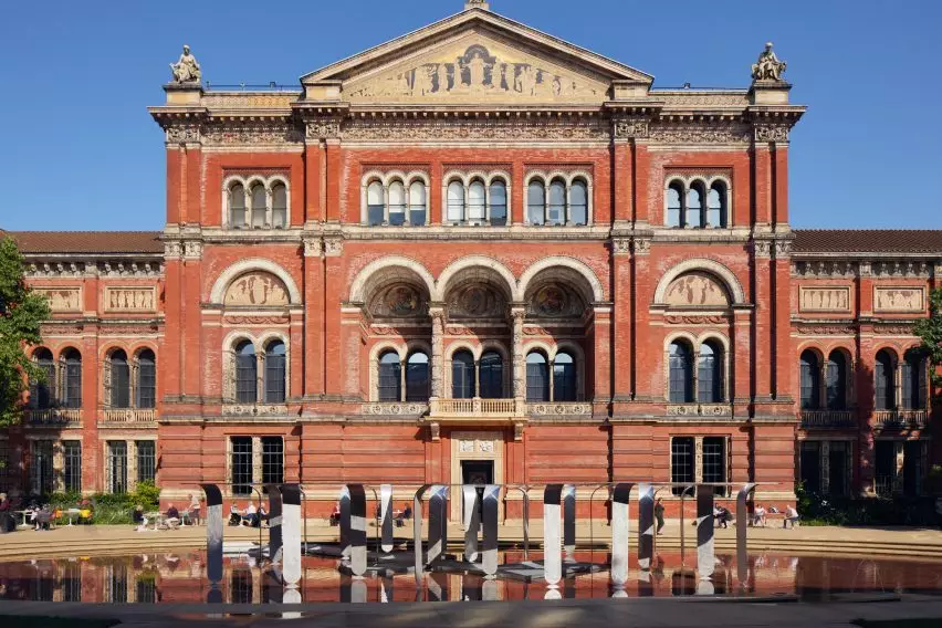 Περίπτερο Between Forests and Skies στο V&A